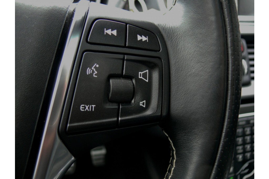 Volvo V40 1.6 D2 R-DESIGN VOL-R DESIGNLEDER PANODAK NAVI CAMERA 6VERSN ...