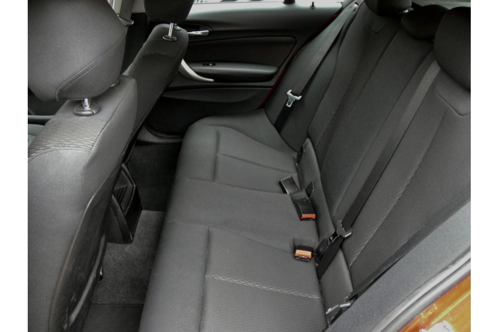 BMW 1 Serie 116I UPGRADE EDITION 5DRS NAVI AIRCO 6VERSN LMV XENON PDC ...